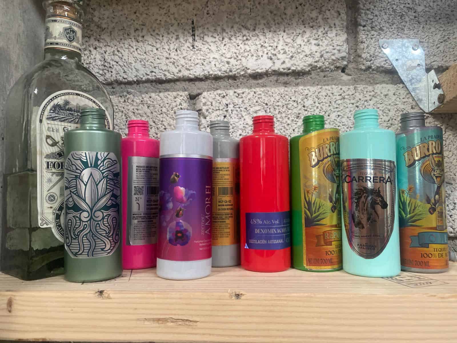 Etiquetas ahuladas con bordes curvados